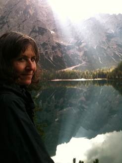 Honey: A Thousand Flowers by Mary Beth Moser – Feminism and Religion