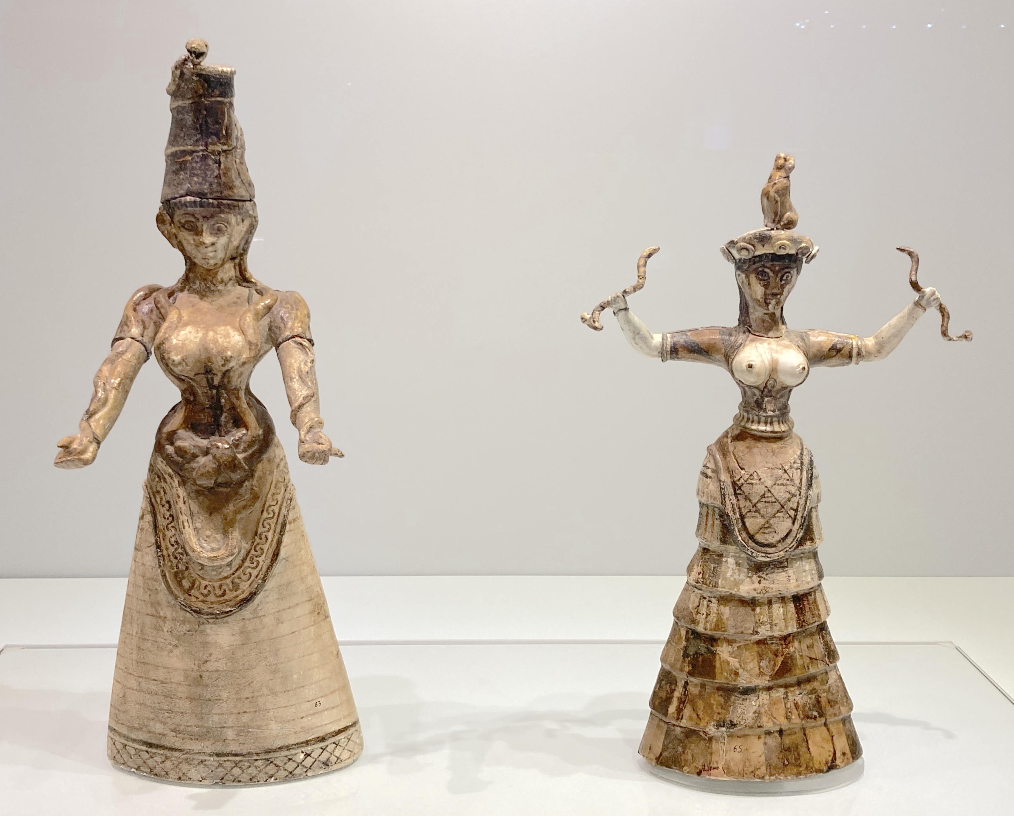 Snake Priestesses of Crete as Earthquake Oracles? by Laura Shannon ...